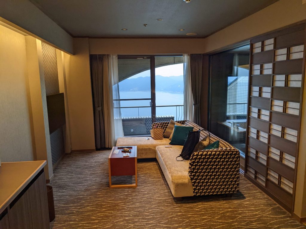 プラザ淡路島の絶景温泉ホテルで1泊2日の大人旅。贅沢な3年とらふぐフルコースを堪能！｜ウチログ★Uchilog.com