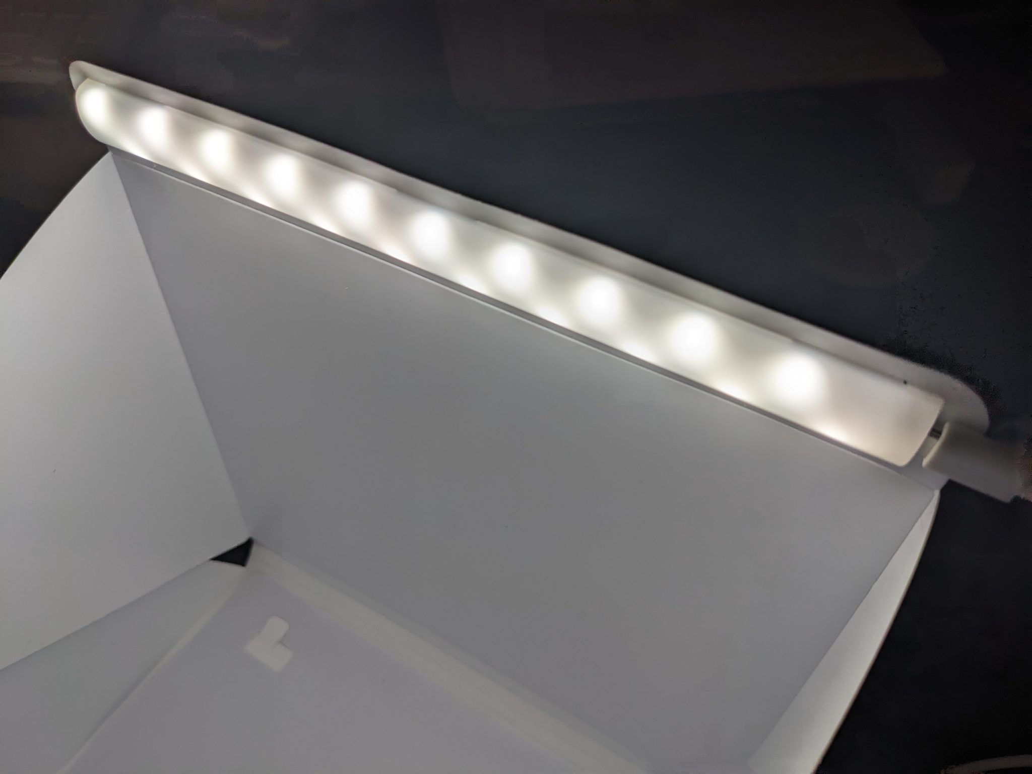 ガンプラの撮影ブースにおすすめ！100均ダイソー撮影ボックスが最高すぎる！｜ウチログ★Uchilog.com